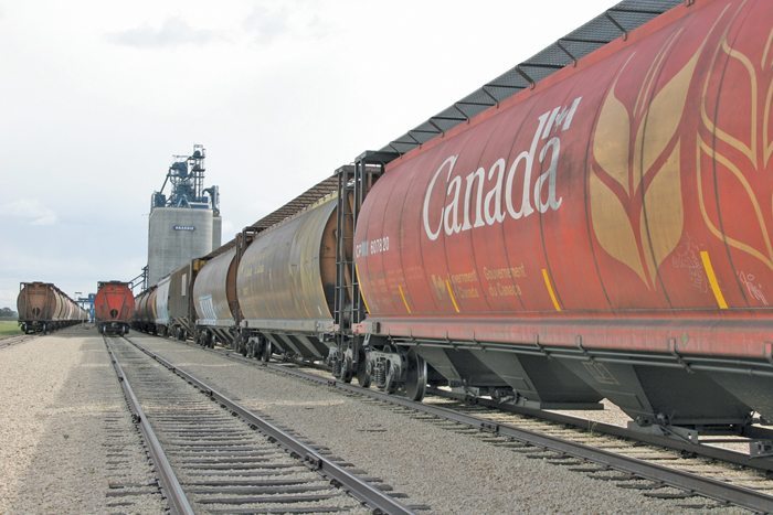 Feds extend railway grain-shipping targets